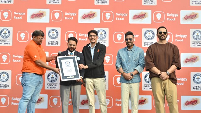 Swiggy Delivers 11,000 Vada Pavs To Underprivileged Kids in Mumbai ...