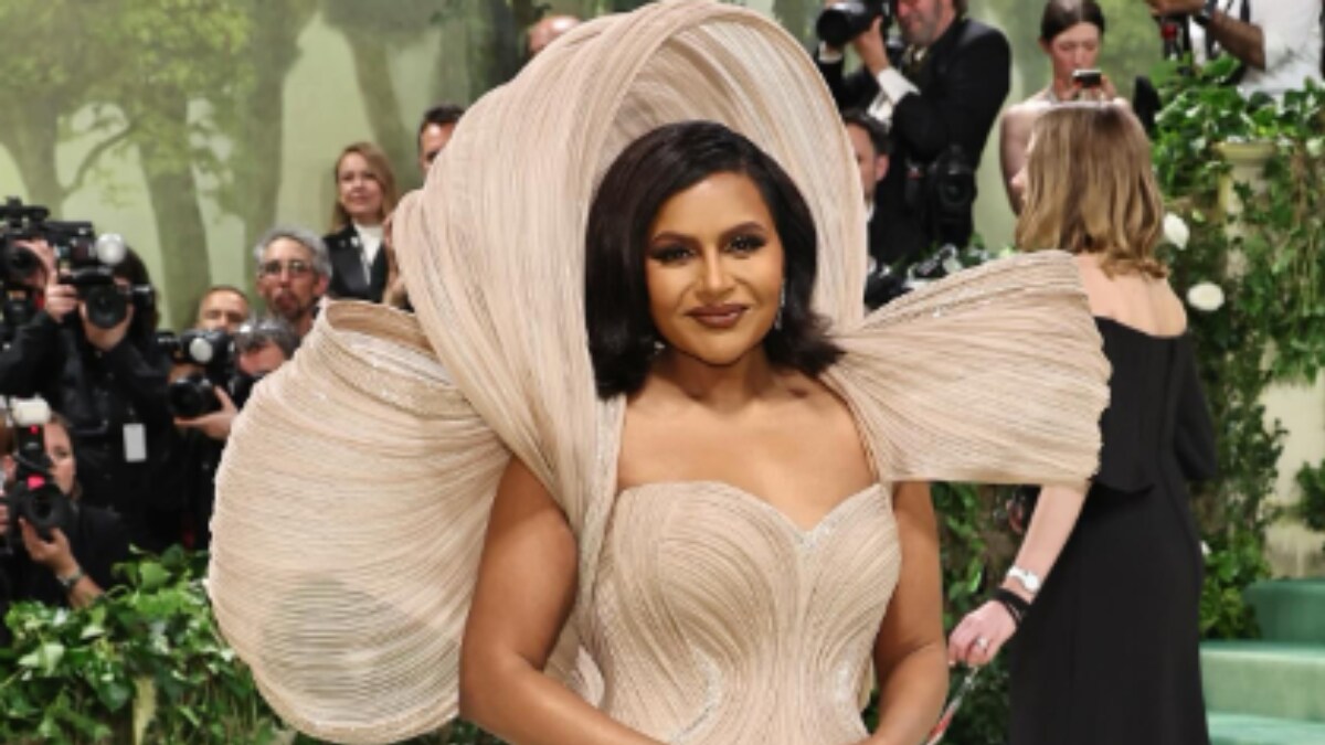 Mindy Kaling Talks About Her Love For Makeup: ‘It Never Gets Old Being ...