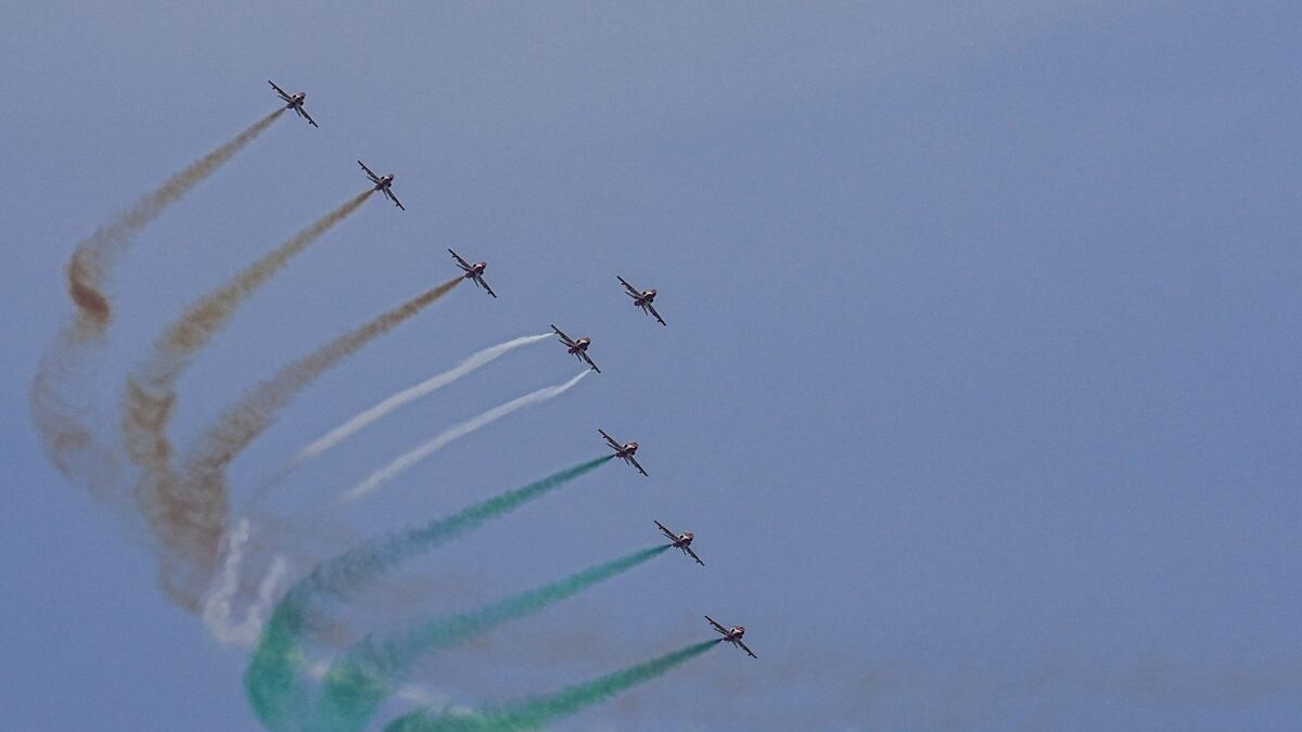 Massive IAF Air Show In Chennai Steals Hearts, Breathtaking Display ...