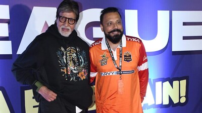 Amitabh Bachchan Makes Rare Red Carpet Appearance Amid Abhishek ...