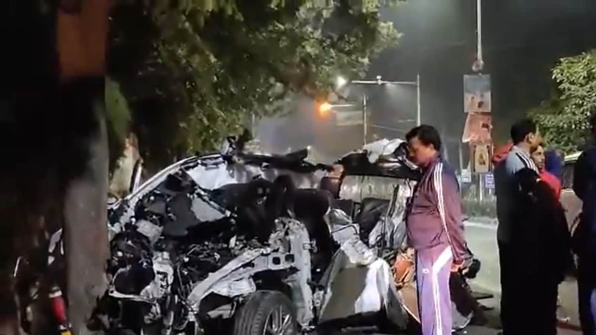 6 Students Dead, 1 Critical After Speeding Car Crashes Into Truck In Dehradun | India News - News18