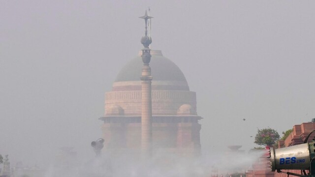 Delhi AQI Still 'Very Poor', Mumbai Better At 140, Shroud Of Smog Envelops Both Cities | India ...