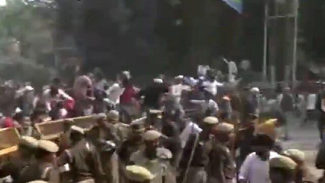 Students Break Police Barricades In Prayagraj As UPPSC Protests Enter ...