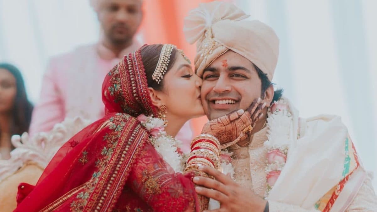 Gujarati Actors Malhar Thakar And Puja Joshi Tie The Knot; Wedding Pics ...