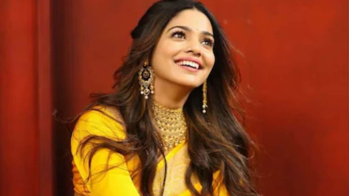 Marathi Actress Pooja Sawant Shines Her Traditional Elegance With ...
