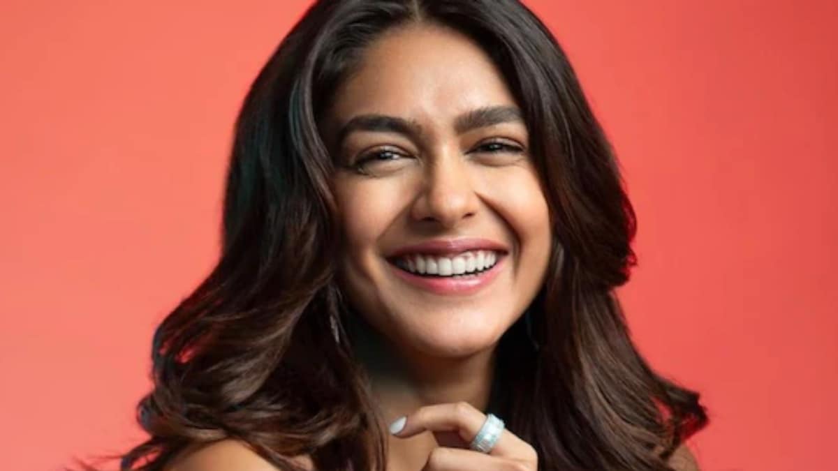 Rare Photo Of Mrunal Thakur From Her Early Days Traces Her Transformation As Actress | Movies ...