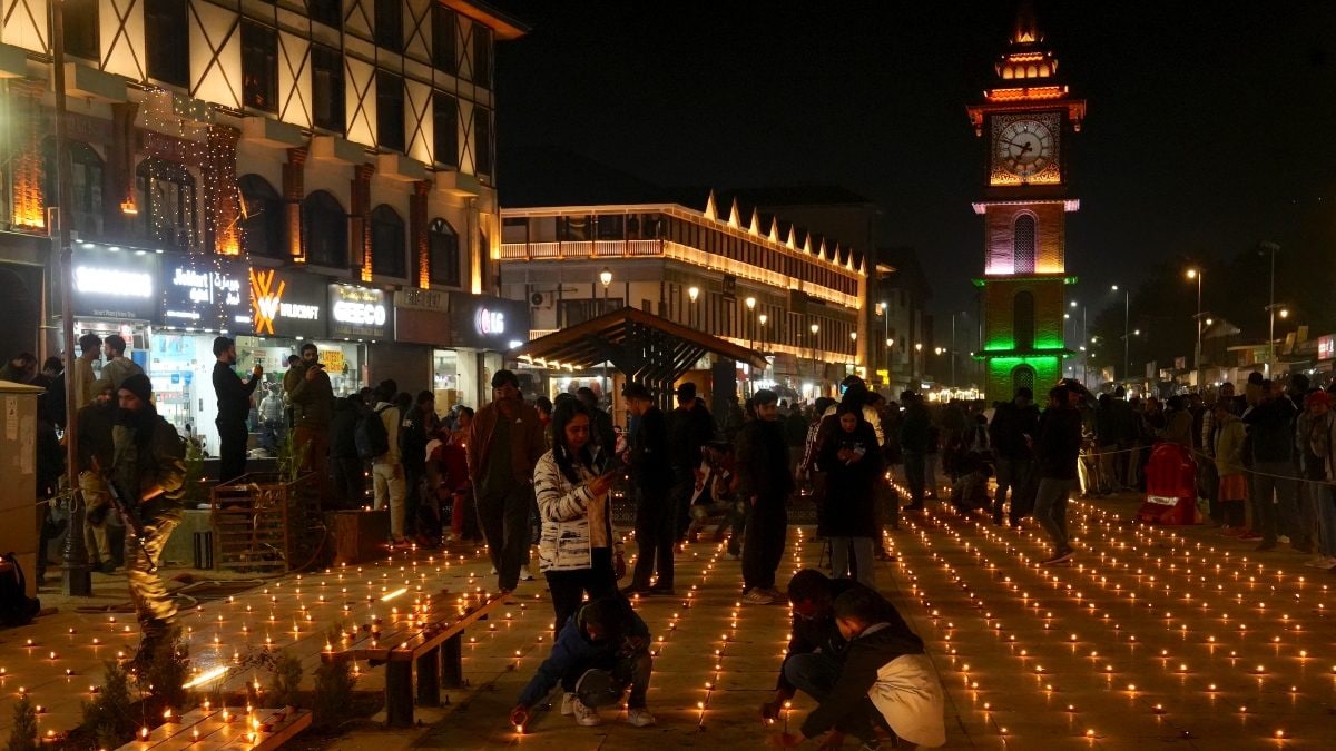Hundreds Gather As Grand Diwali Celebration Lights Up Lal Chowk For The ...