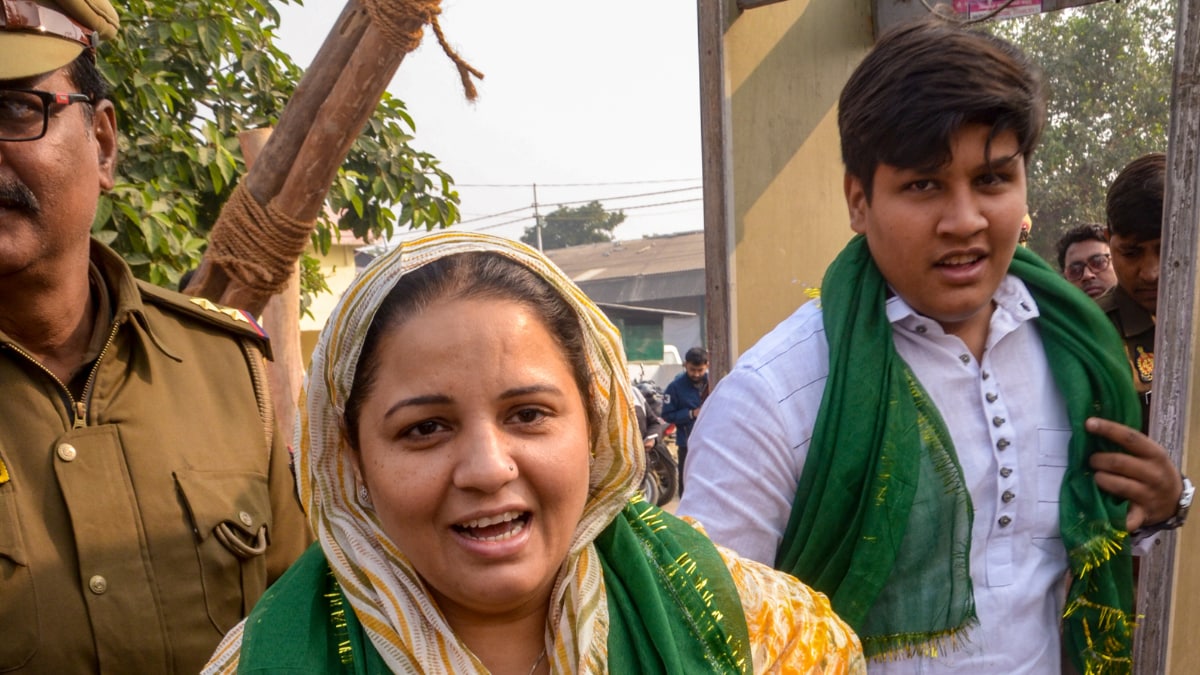 Temple Visit, Shuddhikaran & Fatwa: How Daughter-in-Law Naseem Extended ...