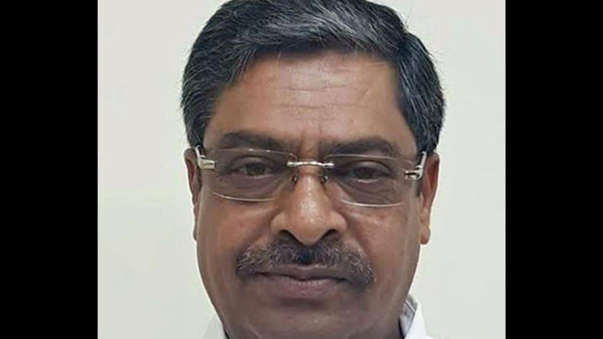Who Is Naseer Ahmed, Siddaramaiah's Quiet Troubleshooter In News For 4% ...
