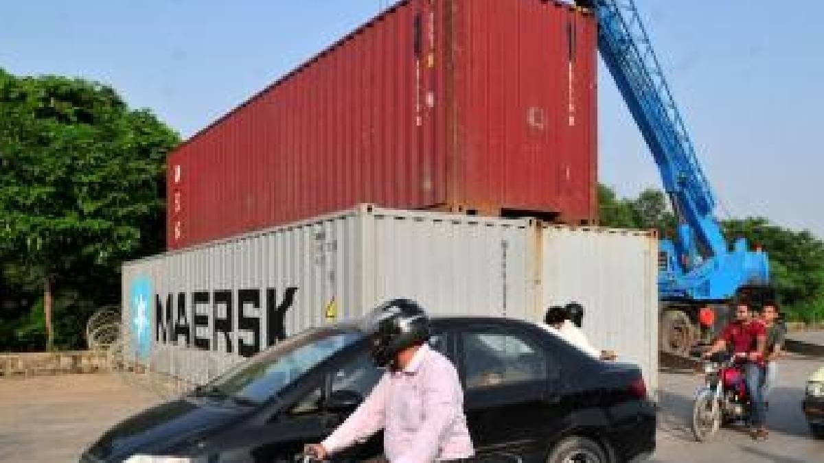 Roads blocked with containers, army called in as Pakistan seals capital ...