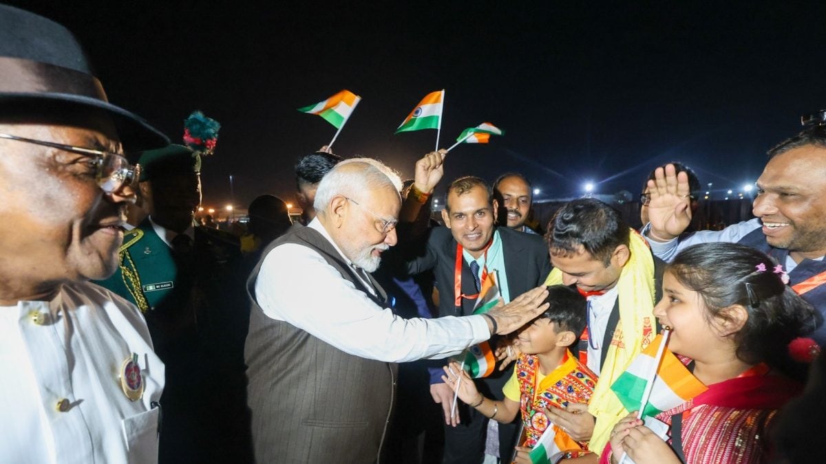 PM Modi Arrives In Nigeria, Receives Grand Welcome From Indian Diaspora ...