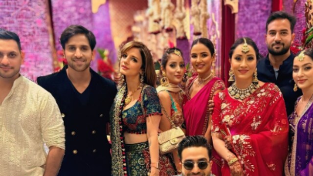 Aly Goni Keeps Girlfriend Jasmin Bhasin Close In This Diwali Photo ...