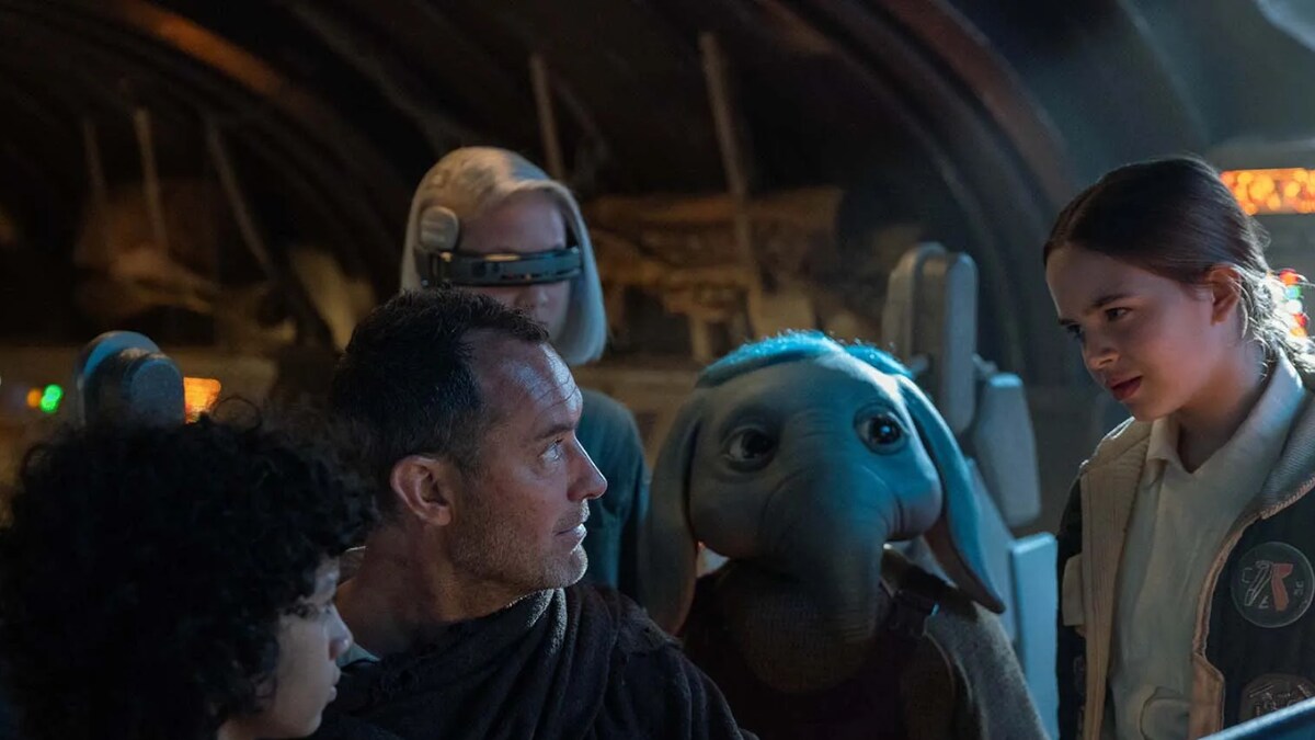 Jude Law Guides Young Adventurers Through Dangers In Star Wars ...