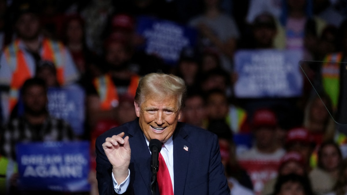 Watch: Trump Rips Mic Off Podium After ‘Fix The Mic’ Chant During ...