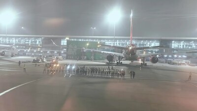 Vistara Passenger Takes Last Flight Of Departing Airlines, Shares ...