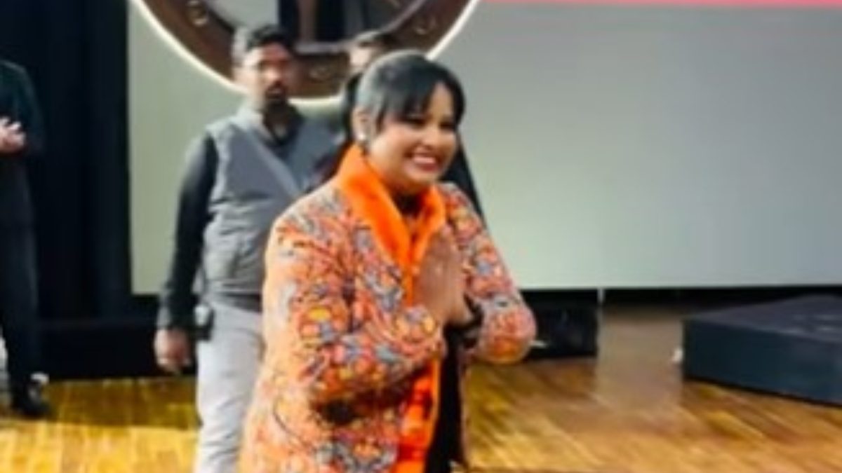 Folk Singer Devi Says 'Sorry' After Protest Over Gandhi's 'Ishwar Allah ...