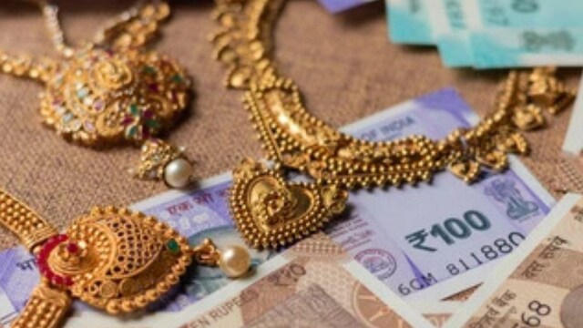 Thieves Drill Two-Foot Hole Into Surat Bank Locker Room, Steal Cash ...