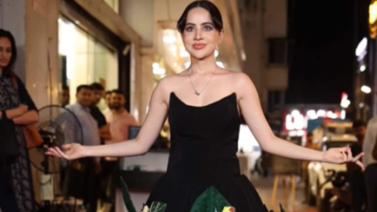 Urfi Javed Says Goodbye To Chin Fillers After A Decade, Shares Dramatic ...