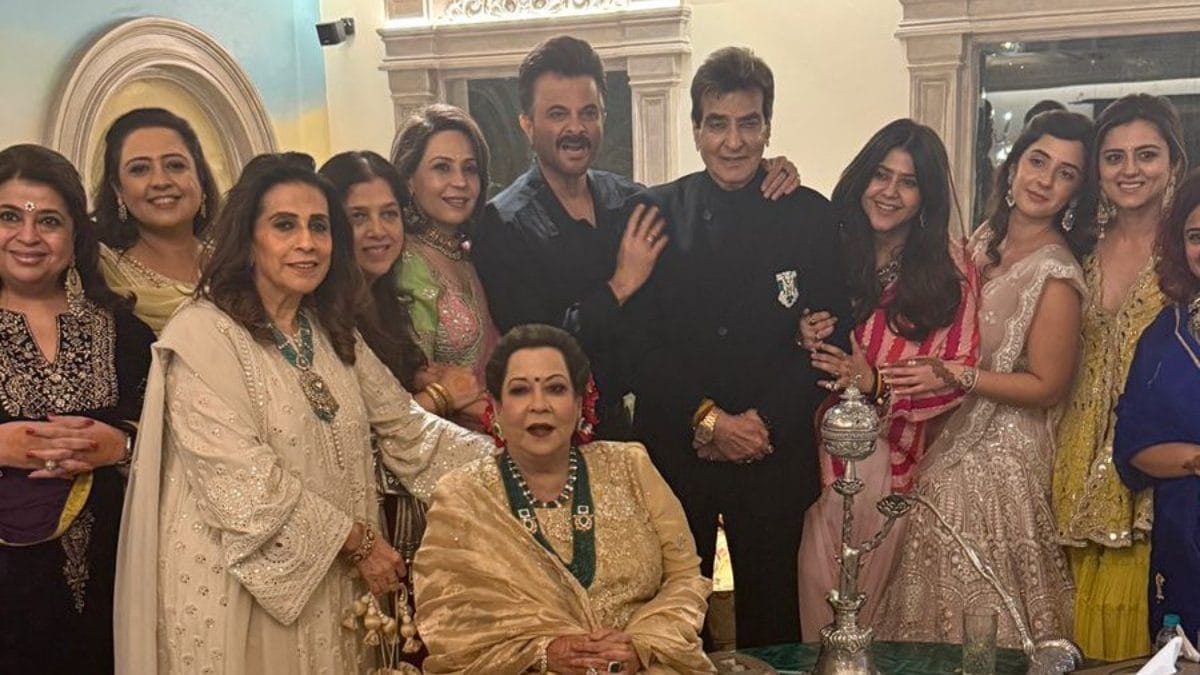 Jeetendra Ties The Knot Again With Wife Shobha On 50th Wedding ...
