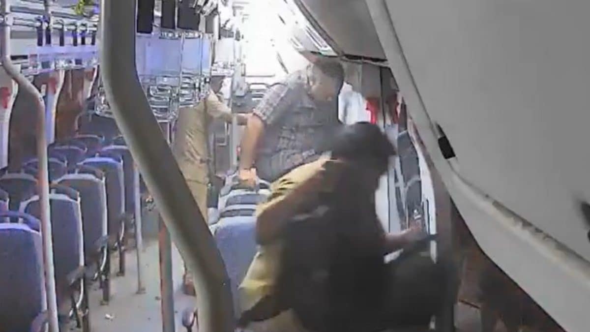BEST Bus Driver Seen Collecting Backpacks, Jumping Out Of Window After ... BEST Bus Driver Seen Collecting Backpacks, Jumping Out Of Window After ...