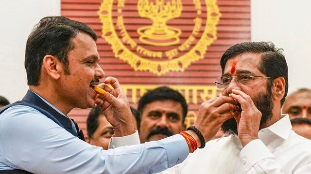 Fadnavis In Delhi To Finalise Maharashtra Cabinet, BJP Likely To Retain Home Ministry | Politics ...