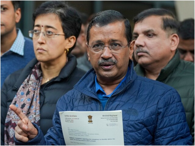 Newspaper Ads, Social Media War In Massive Row Over AAP Welfare Scheme Promise For Delhi - News18