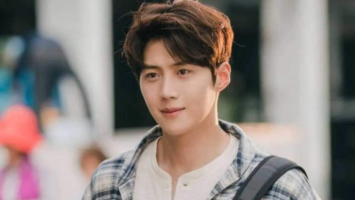 Kim Seon Ho In Talks To Sign With HighZium Studio As Contract Ends With ...