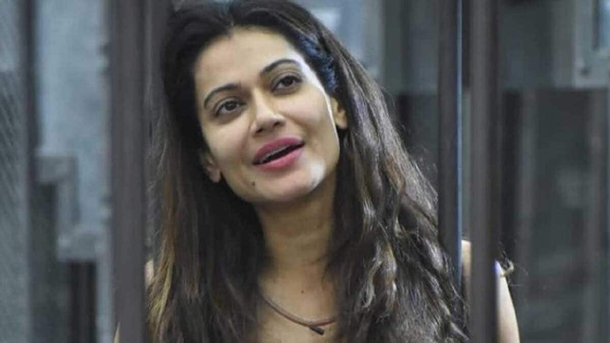 Payal Rohatgi Seeks Fans' Support To Fund Her Father's Cancer Treatment | Movies News - News18