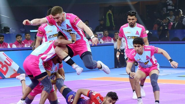 PKL: UP Yoddhas Outclass Jaipur Pink Panthers To Storm Into Semi-Final | Sports News - News18