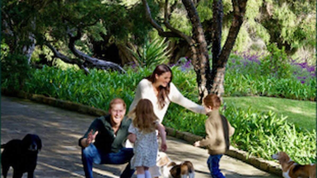Meghan Markle, Prince Harry Share Rare Picture With Kids In Holiday ...
