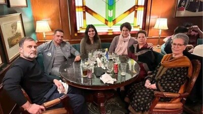 Rahul Gandhi, Sonia, Priyanka & Family Relish Chole Bhature At Delhi ...