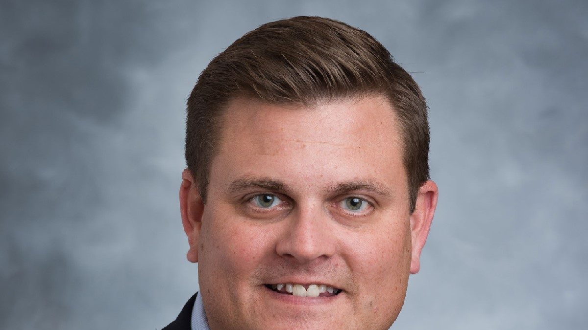 Masked Gunman Shoots CEO Of A Healthcare Company In Manhattan In Broad ...