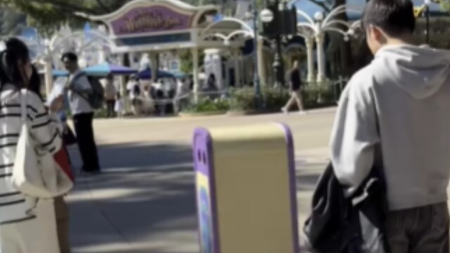 Video: This ‘Talking’ Dustbin At Hong Kong Disneyland Is Like A Kid ...