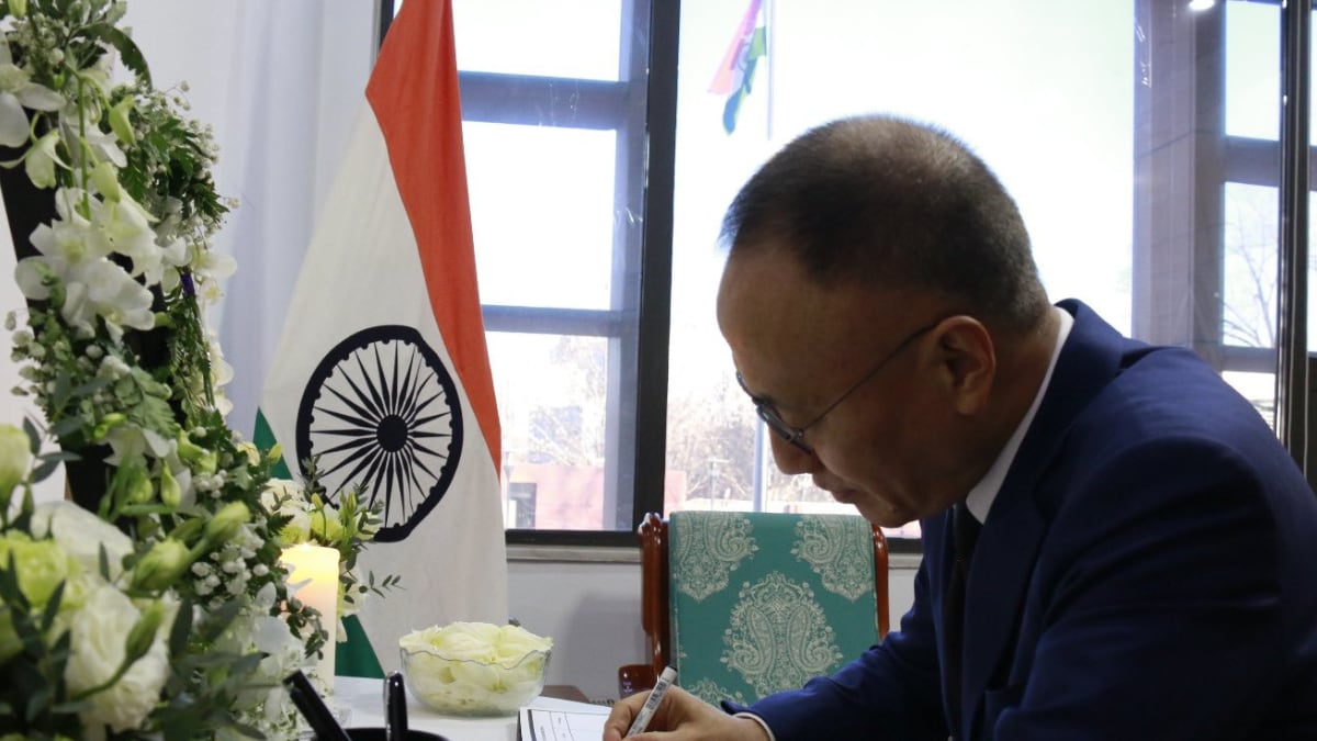 China Vice Foreign Minister Expresses Condolences Over Ex-PM Manmohan ...