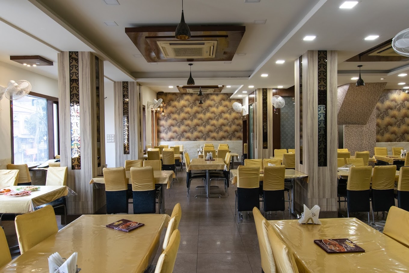 Delhi’s Food Trail: 8 Iconic Mughlai Restaurants You Need to Visit at ...