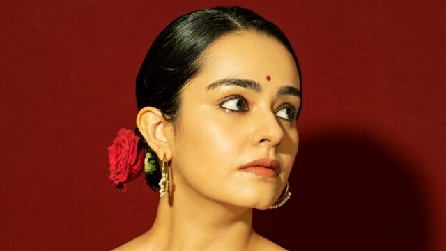 Apoorva Arora Submits 'Lipstick' To Dada Saheb Phalke International ...