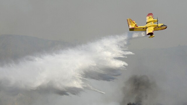 What Are Super Scoopers? Here’s What To Know About The Mega Planes ...