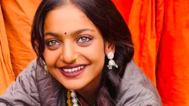 Monalisa Of Mahakumbh Says She Left Prayagraj For Her Safety | Viral News - News18