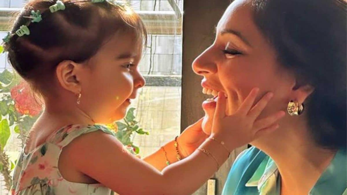 Bipasha Basu, Daughter Devi Bond Over Art Class | Movies News - News18