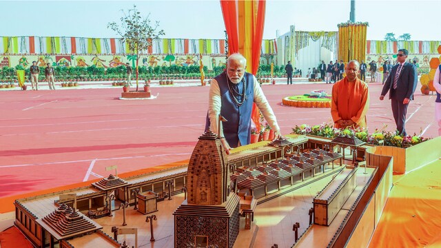 Mahakumbh 2025: What Is An Akhada, Shahi Snan Or Bhasma Arti? Ask AI ...