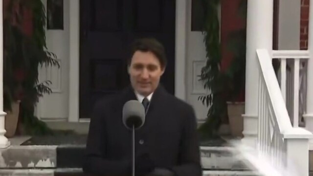 'I'll Wing It': Trudeau As His Speech Papers Blow Off Podium Before His ...