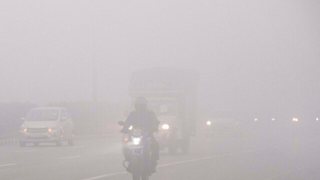 Zero Visibility In Delhi-NCR Amid Very Dense Fog, 184 Flights, 26 Trains Delayed; Light Rain ...