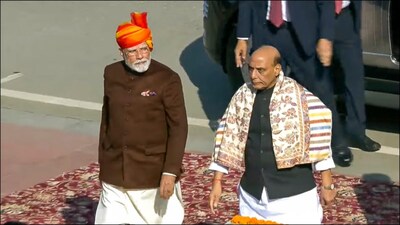 PM Modi Continues 'Desi' Look Tradition On Republic Day, Dons Vibrant ...