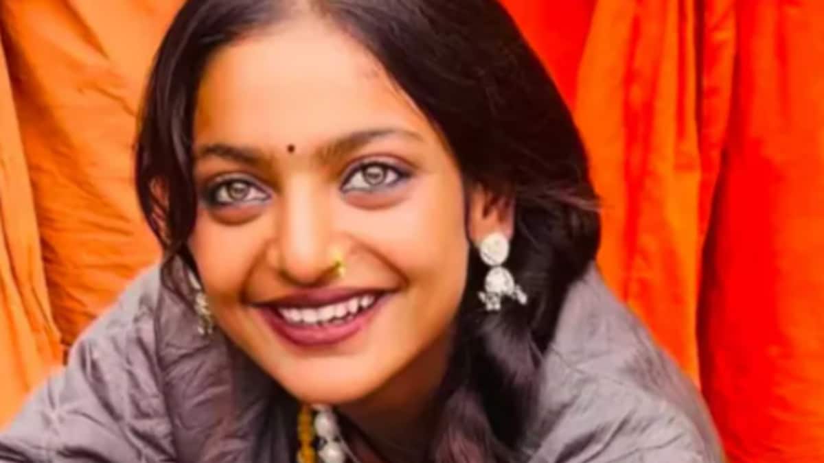 Did Mona Lisa, The Viral Kumbh Mela Girl, Earn Rs 10 Crore In 10 Days ...