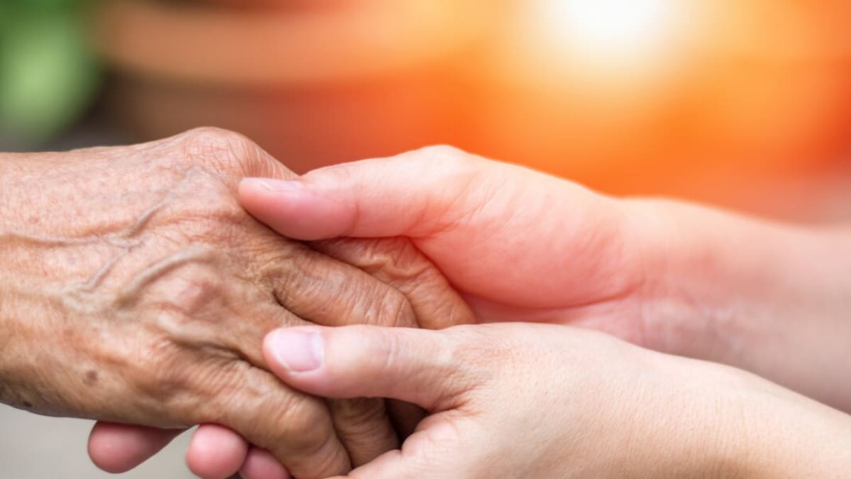 Chinese Influencer Dupes Elderly Woman Of Rs 66 Lakh By Emotional ...