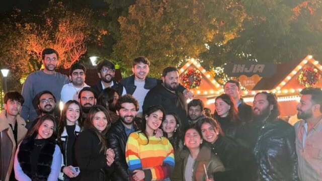 Janhvi Kapoor Knits a Fashion Win at Jamnagar’s Starry New Year Bash ...