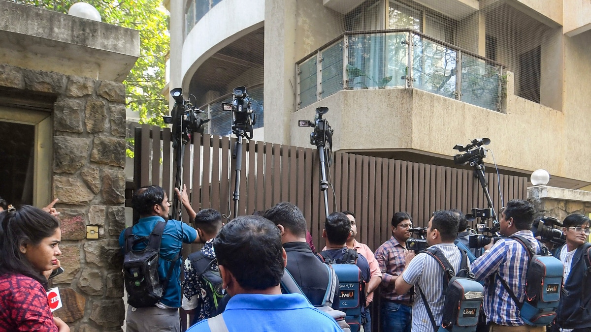 4 Floors, 5 Bedrooms, 6 Terrace Balconies: Saif Ali Khan's House Is ...