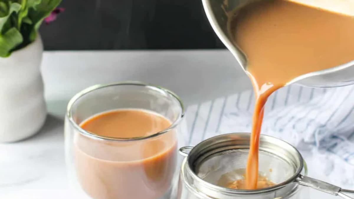 Do You Reheat & Drink Leftover Tea Through The Day? Here's How It's ...