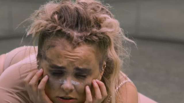 JoJo Siwa Fights Off Her 'Exes' In Latest Music Video Choose Ur Fighter ...