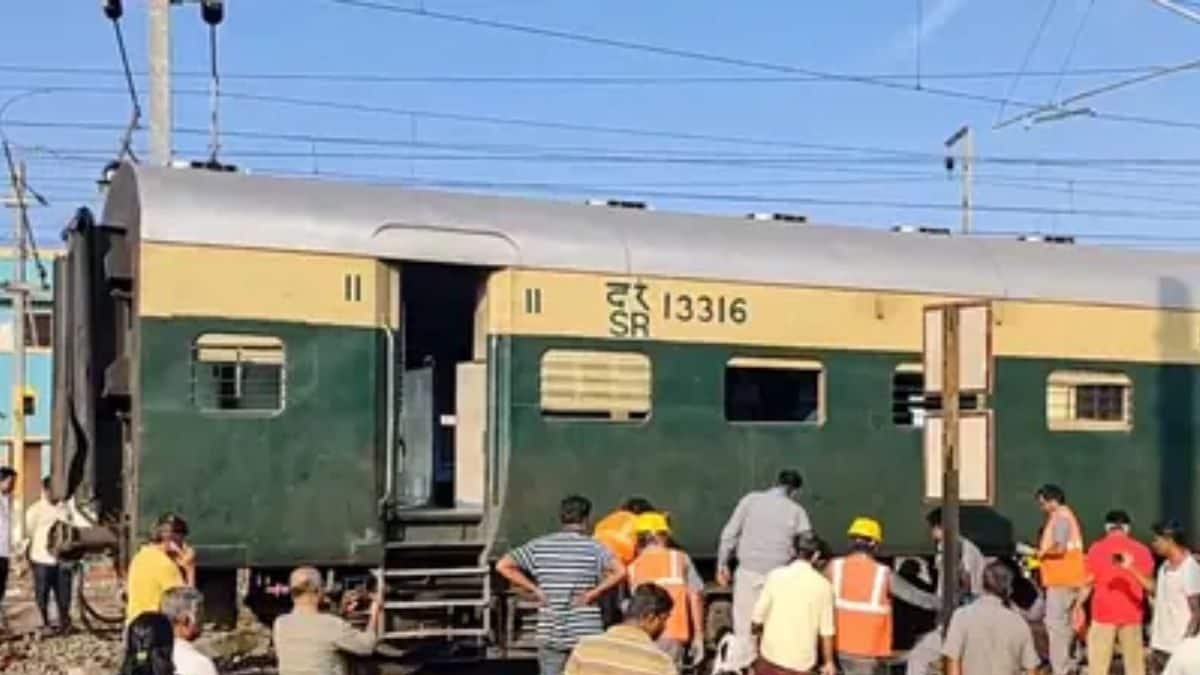 5 Coaches Of Villupuram-Puducherry Passenger Train Derails In Tamil Nadu, Major Accident Averted ...